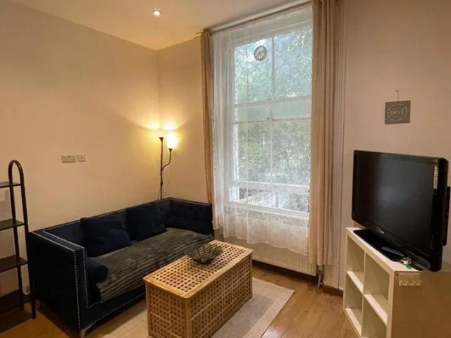 Apartment at Kempsford Gardens, Greater London