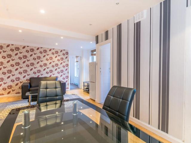 Apartment at Kendal Street, City of Westminster