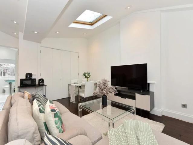 Apartment at Kendal Street, City of Westminster