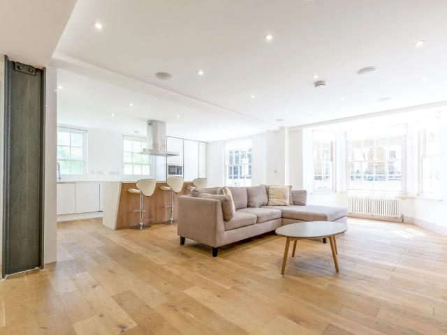 Apartment at Kendal Street, City of Westminster