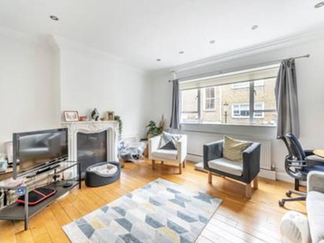 Apartment at Kendrick Mews, Greater London