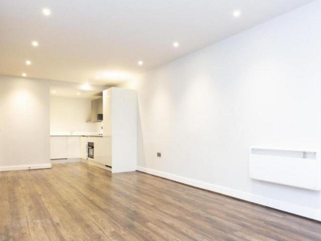 Apartment at Kenilworth Avenue, Greater London