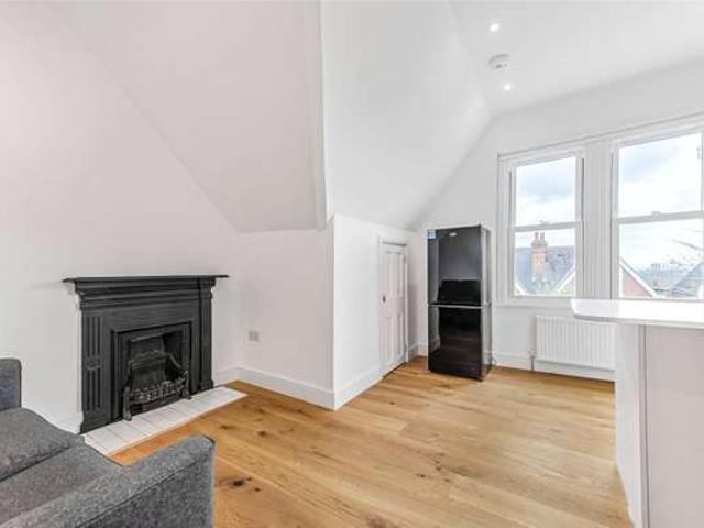 Apartment at Kenilworth Avenue, Greater London
