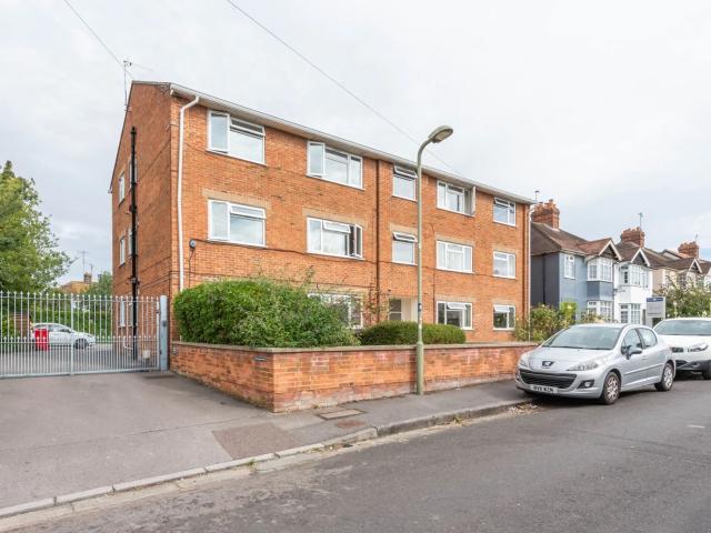 Apartment at Kenilworth Avenue, Oxford
