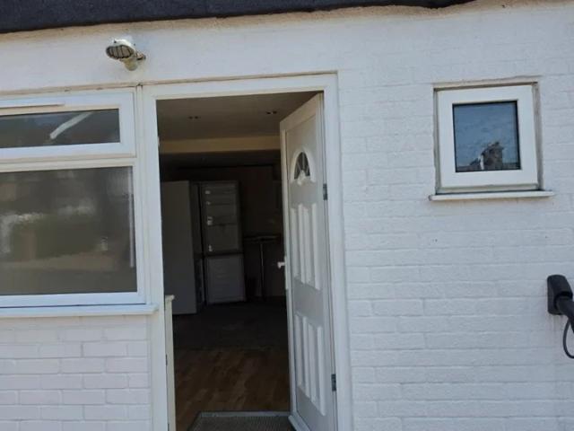 Apartment at Kenmore Avenue, Greater London
