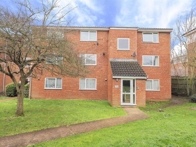 Apartment at Kenmare Close, Greater London