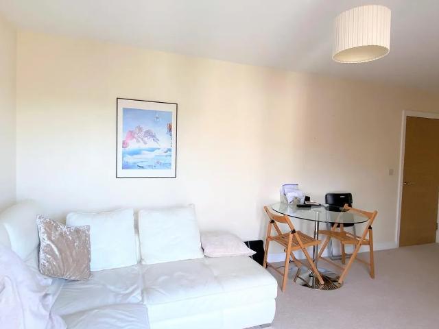 Apartment at Kenmare Close, Greater London
