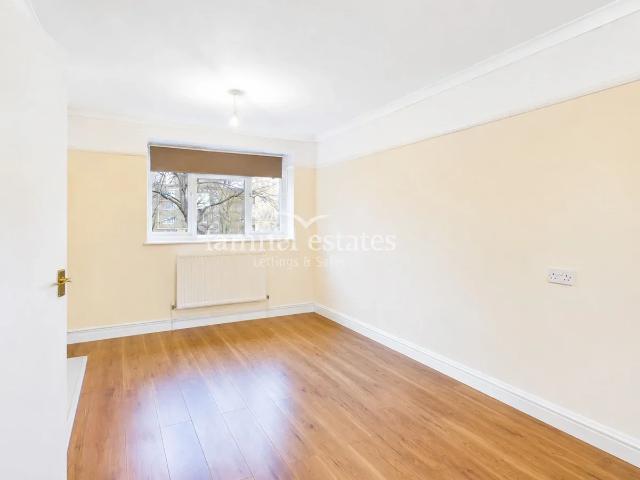 Apartment at Kennard Street, Greater London