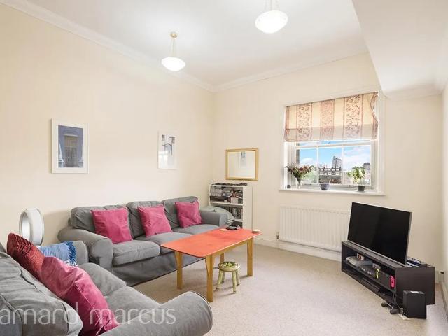 Apartment at Kennington Lane, Greater London