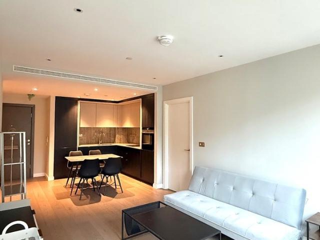 Apartment at Kennington Lane, Greater London