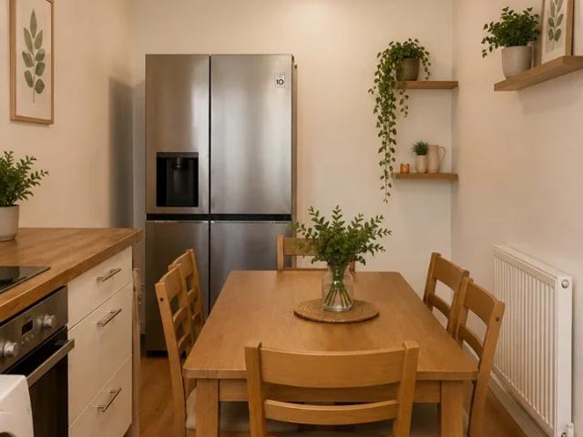 Apartment at Kennington Park Gardens, Greater London