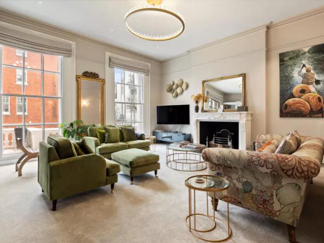 Apartment at Kensington Church Street, Greater London