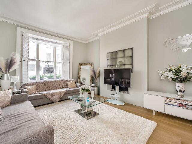 Apartment at Kensington Church Street, Greater London