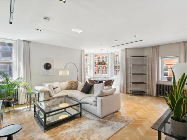 Apartment at Kensington Court, Greater London
