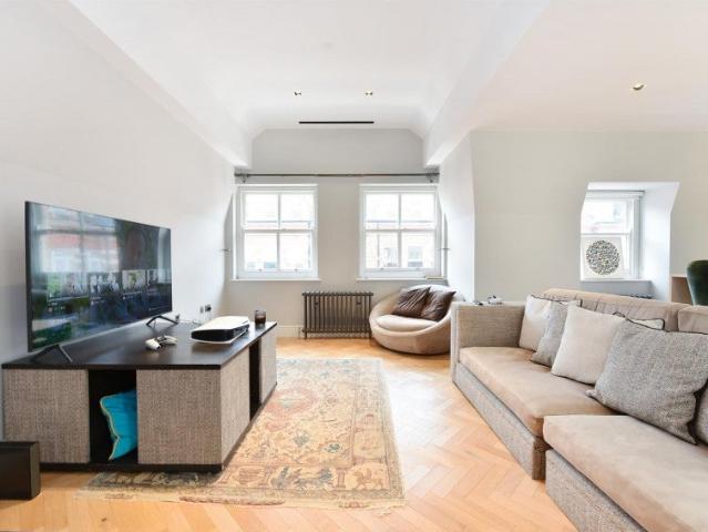 Apartment at Kensington Court, Greater London