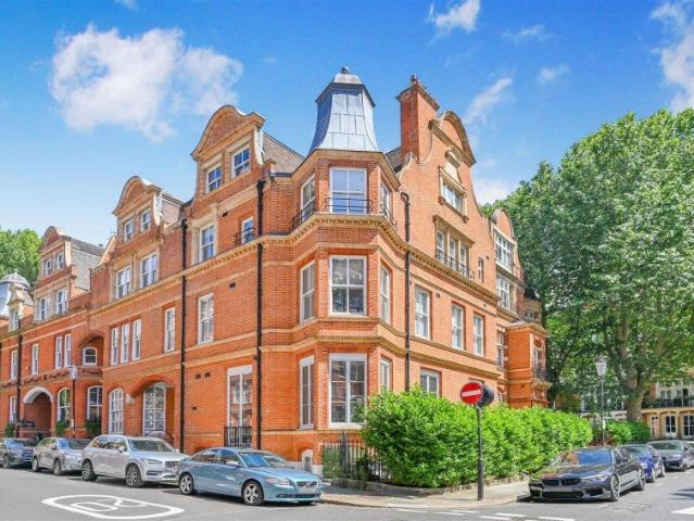 Apartment at Kensington Court, Greater London