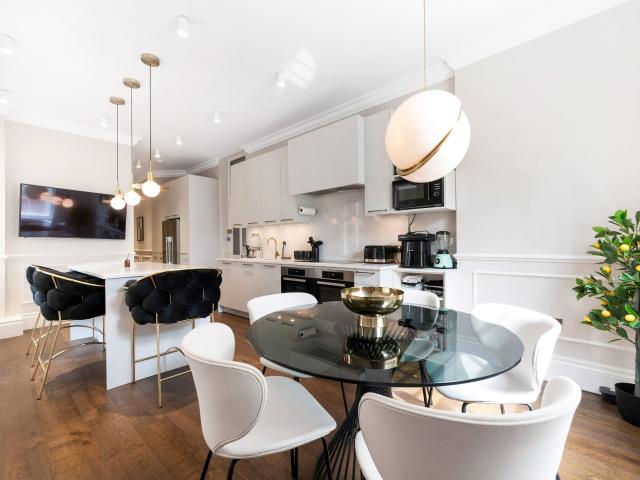 Apartment at Kensington Court Place, Greater London
