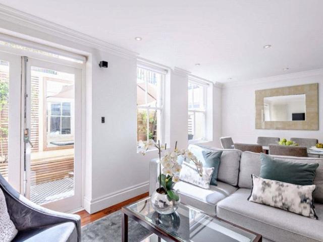 Apartment at Kensington Gardens Square, City of Westminster