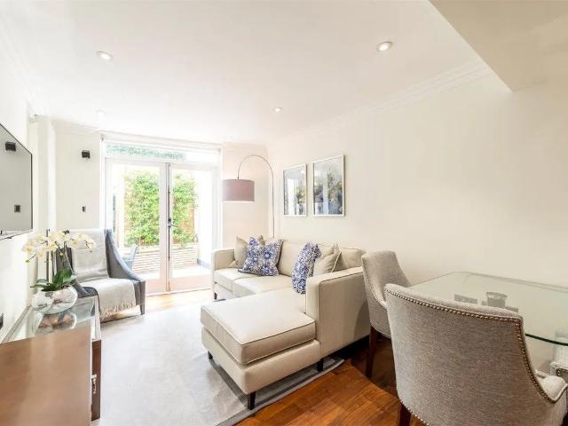 Apartment at Kensington Gardens Square, City of Westminster