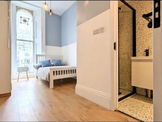 Apartment at Kensington Gardens Square, City of Westminster