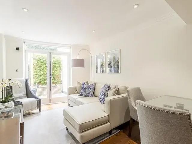 Apartment at Kensington Gardens Square, City of Westminster