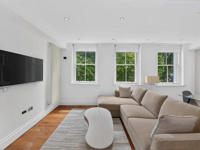 Apartment at Kensington Gardens Square, City of Westminster