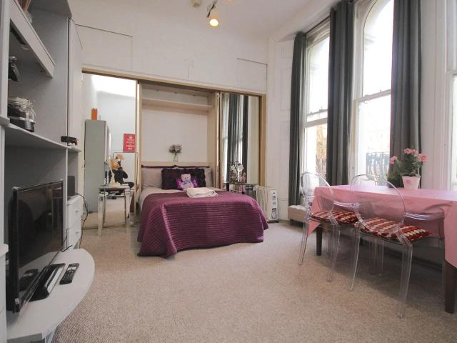 Apartment at Kensington Gardens Square, City of Westminster