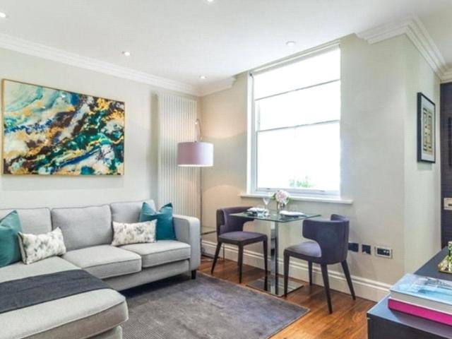 Apartment at Kensington Gardens Square, City of Westminster