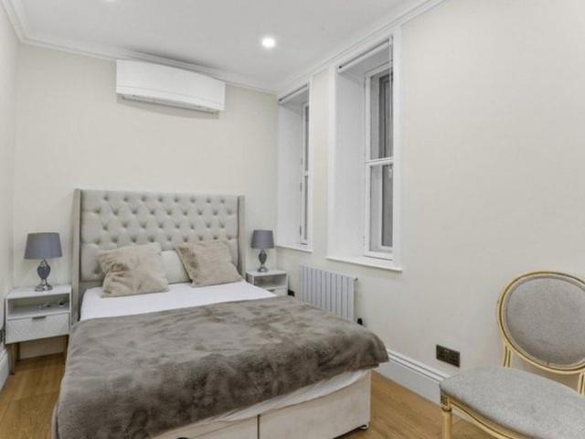 Apartment at Kensington Gore, City of Westminster