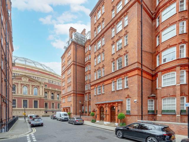 Apartment at Kensington Gore, City of Westminster