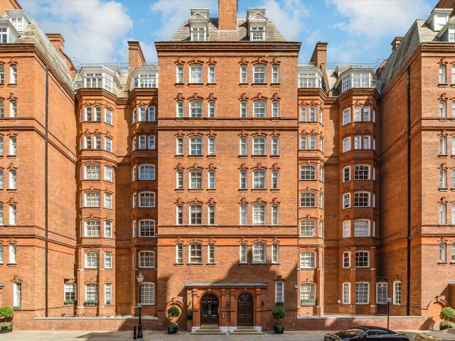 Apartment at Kensington Gore, City of Westminster