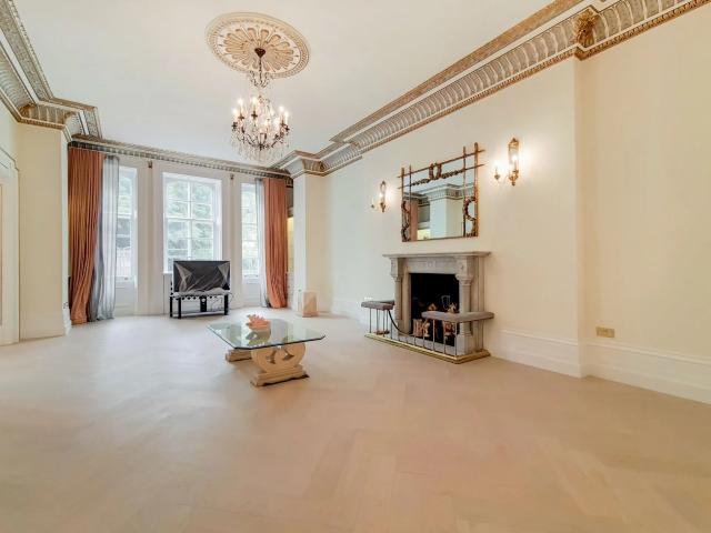 Apartment at Kensington Gore, City of Westminster