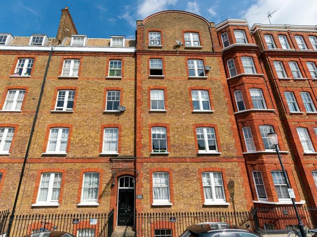 Apartment at Kensington High Street, Greater London