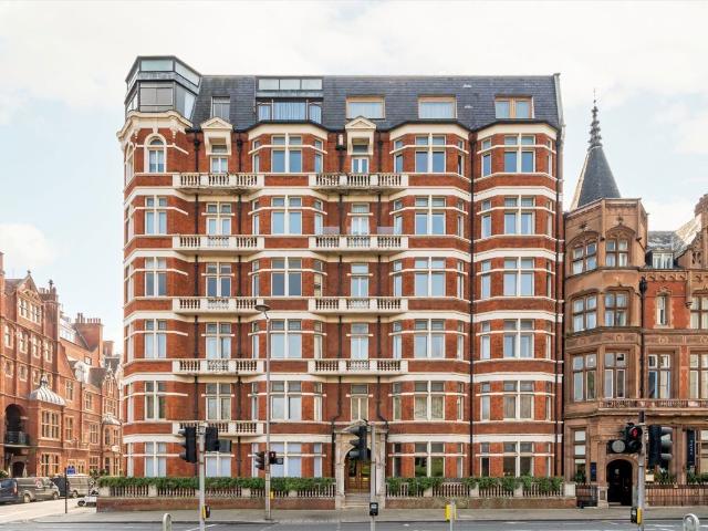 Apartment at Kensington High Street, Greater London