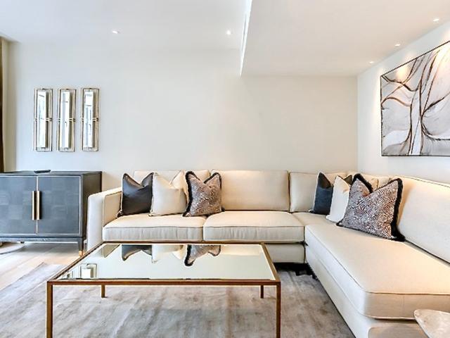 Apartment at Kensington High Street, Greater London