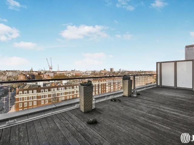 Apartment at Kensington High Street, Greater London
