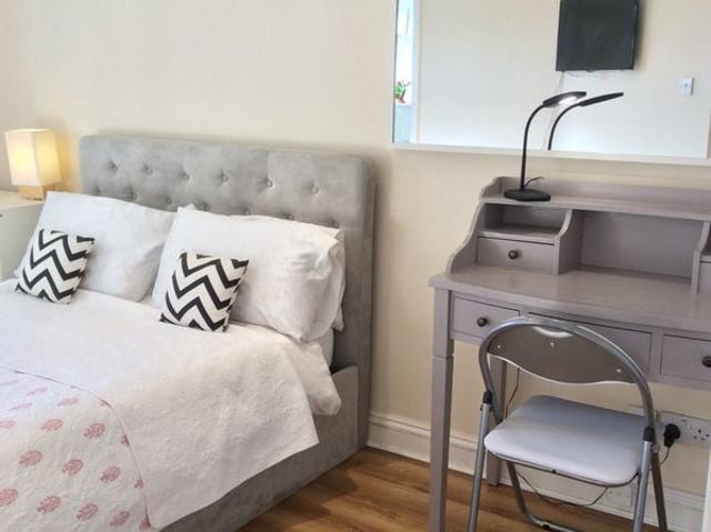 Room at Kensington High Street, Greater London
