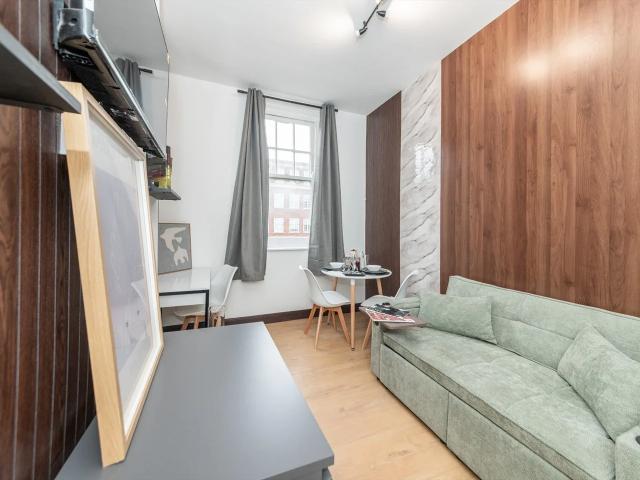 Apartment at Kensington High Street, Greater London