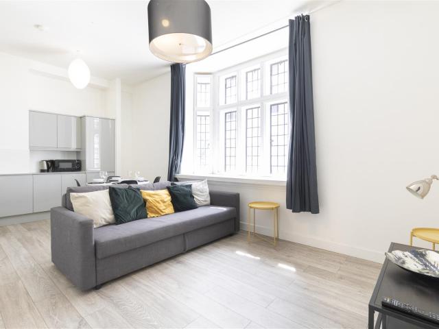 apartment at Kensington High Street, Kensington, London, W8 4PE