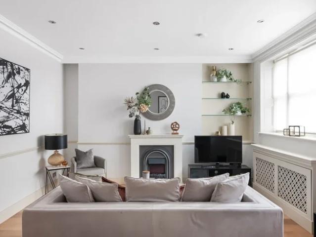 Apartment at Kensington Park Gardens, Greater London