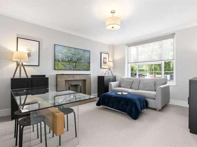 Apartment at Kensington Park Gardens, Greater London