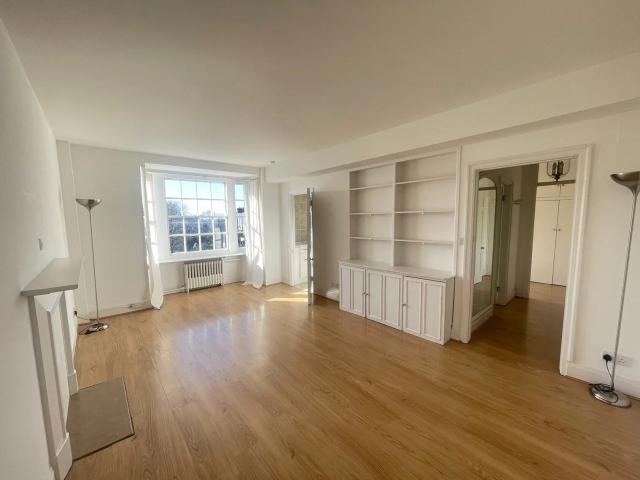 Apartment at Kensington Park Road, Greater London