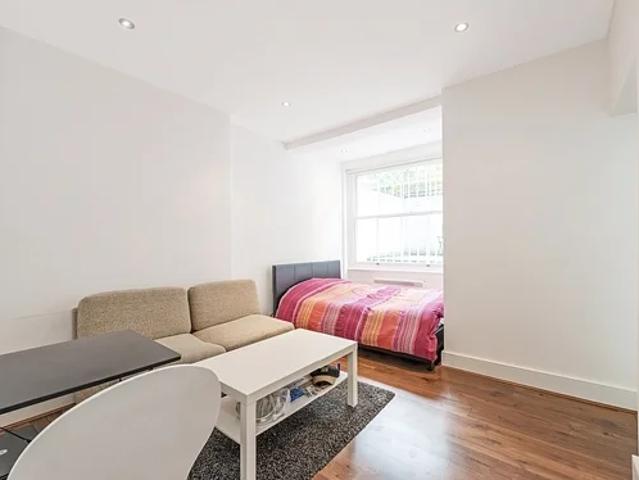 Apartment at Kensington Park Road, Greater London