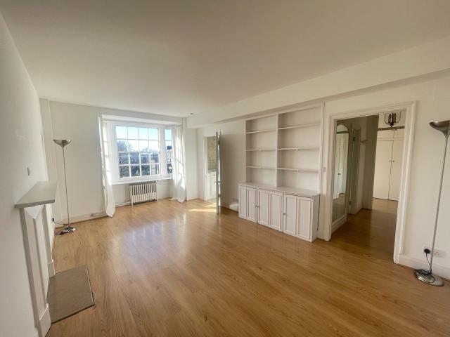 Apartment at Kensington Park Road, Greater London