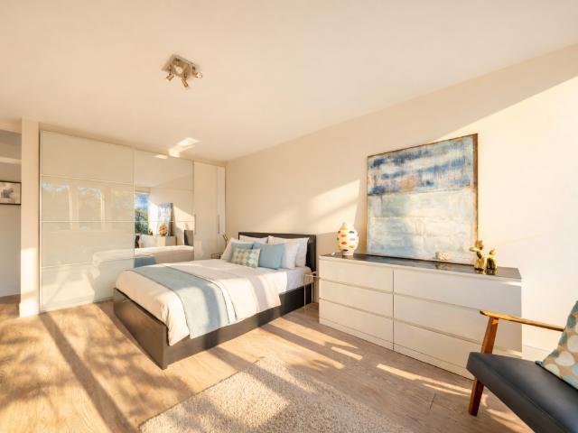 Apartment at Kensington Park Road, Greater London