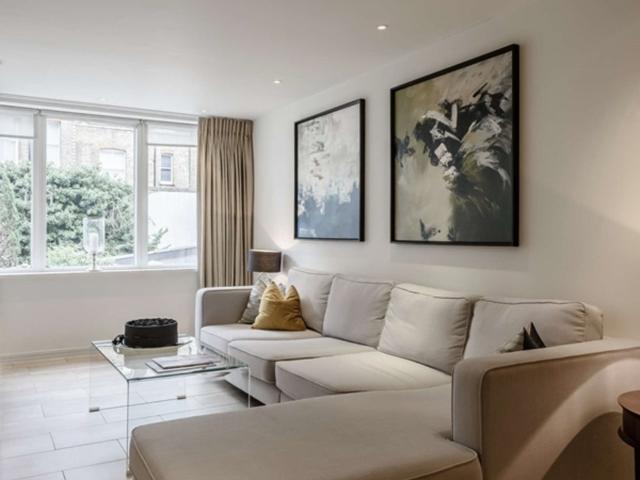 Apartment at Kensington Square, Greater London