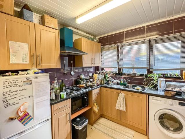 Apartment at Kenton Park Parade, Greater London