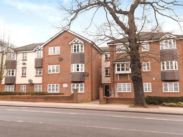 Apartment at Kenton Road, Greater London
