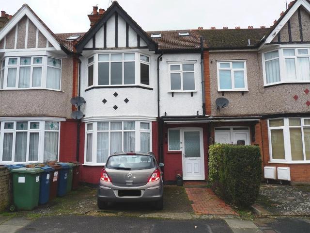 Apartment at Kenton Road, Greater London