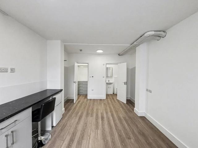 Room at Kenton Road, Greater London